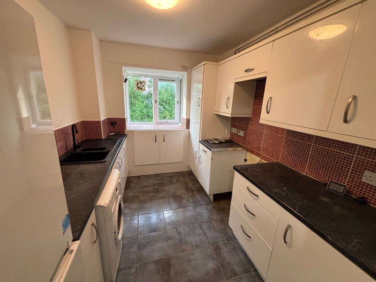 Salford - 3 Bed Flat, Squires Court, M5 - To Rent Now for £1,300.00 p/m