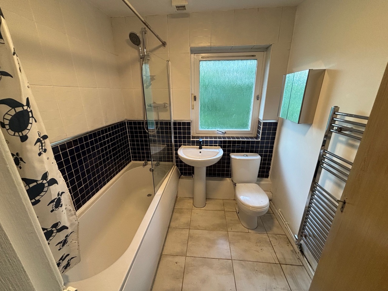 Salford - 3 Bed Flat, Squires Court, M5 - To Rent Now for £1,300.00 p/m