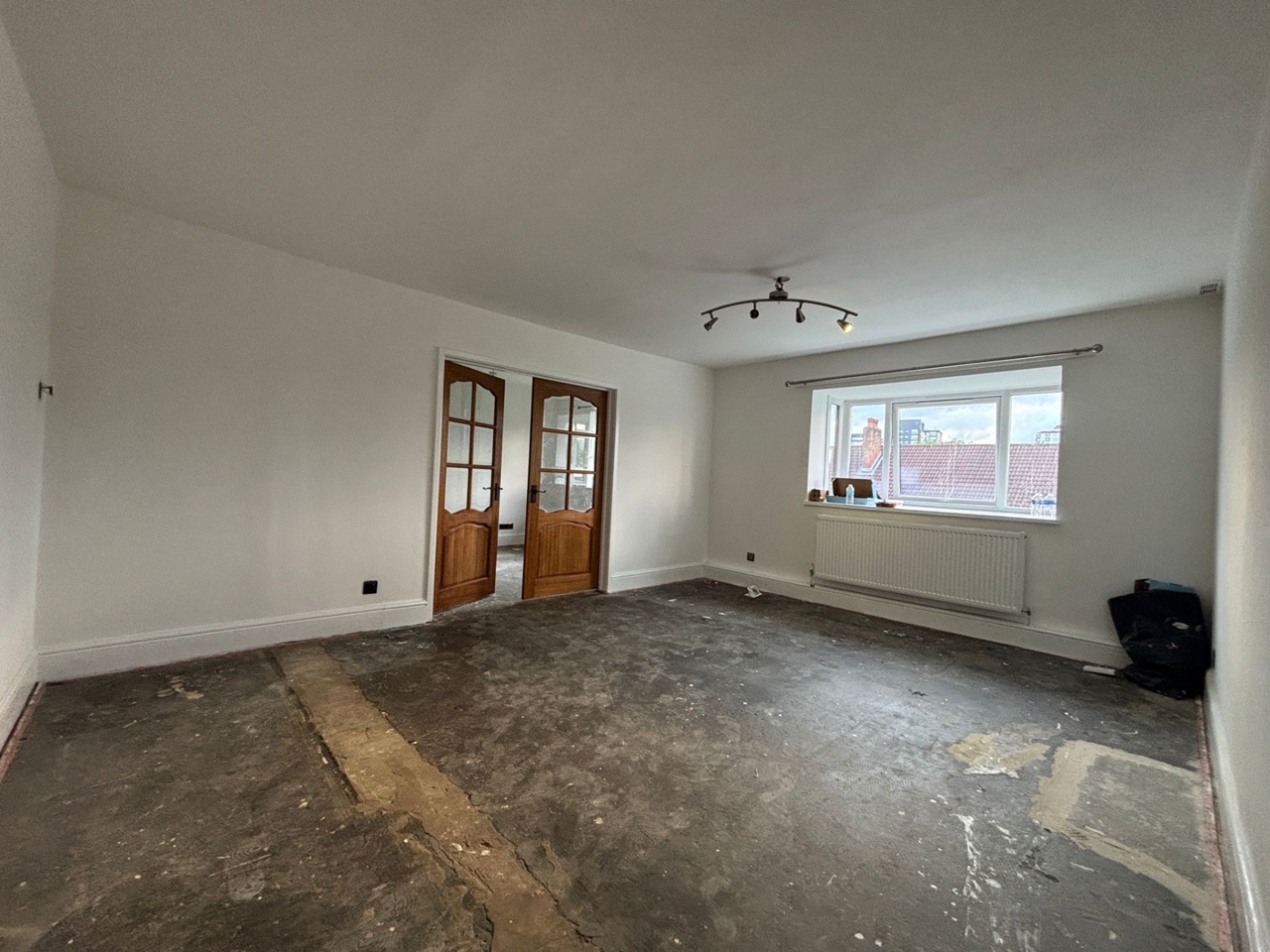 Salford - 3 Bed Flat, Squires Court, M5 - To Rent Now for £1,300.00 p/m