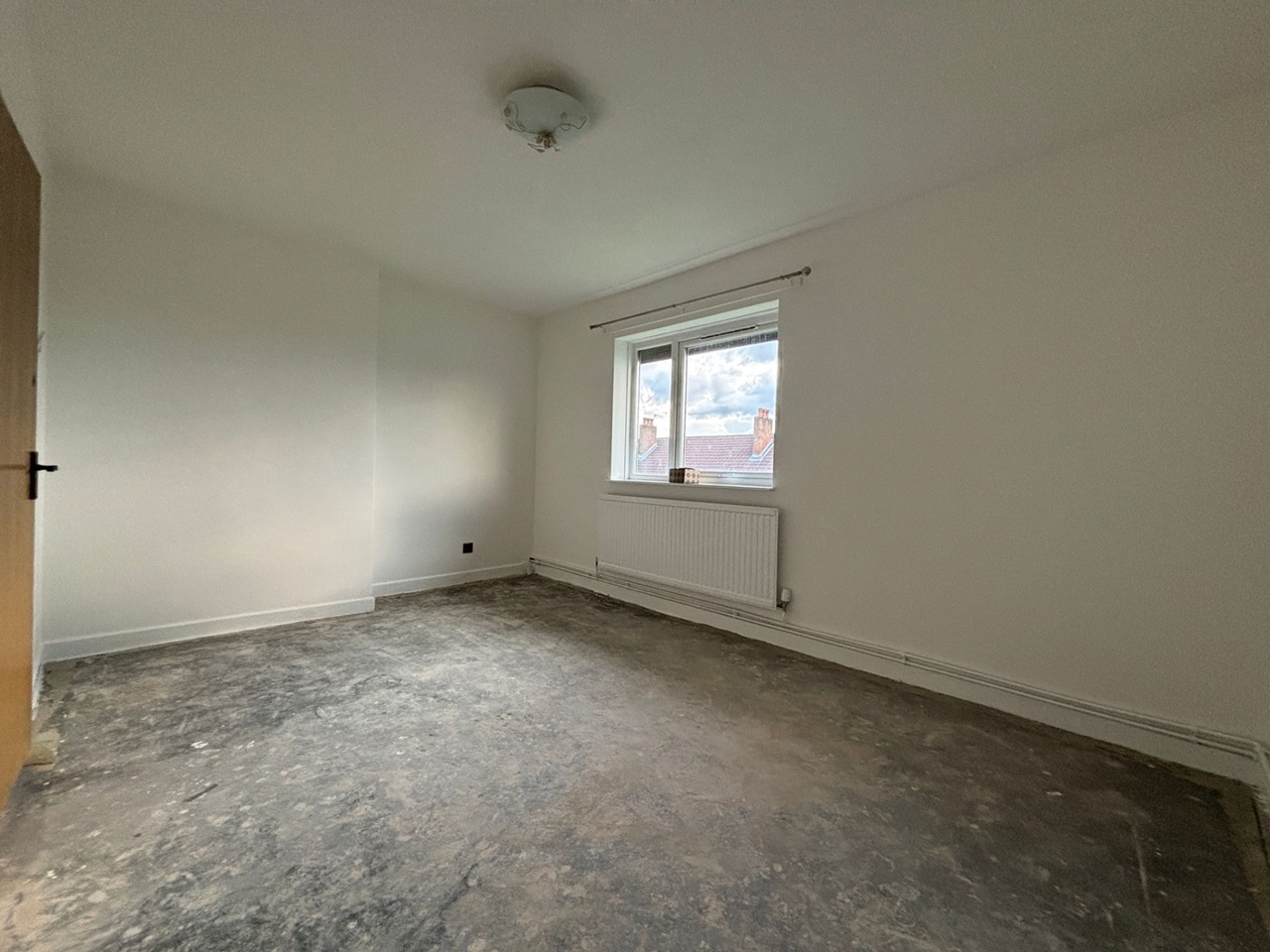 Salford - 3 Bed Flat, Squires Court, M5 - To Rent Now for £1,300.00 p/m