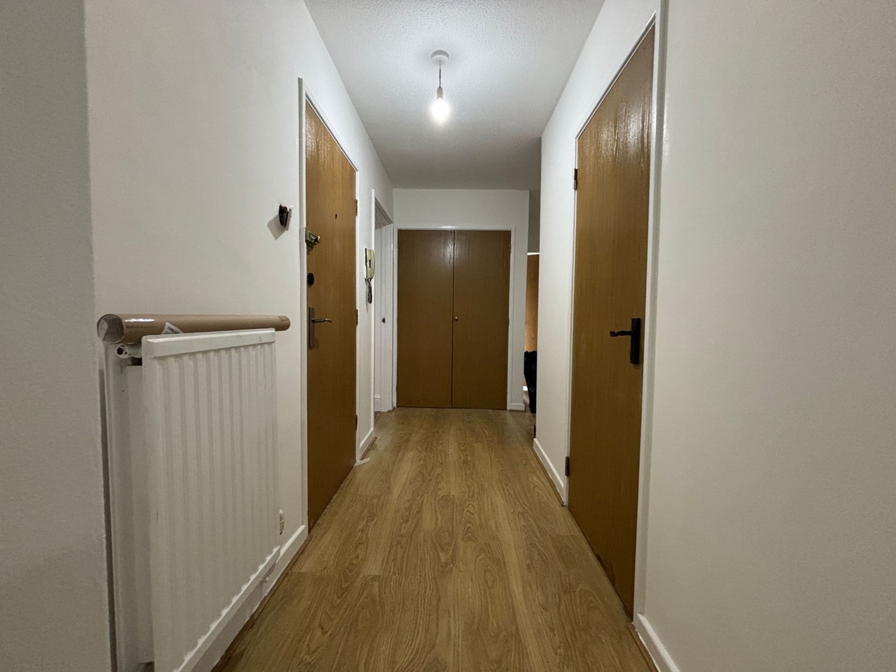 Salford - 3 Bed Flat, Squires Court, M5 - To Rent Now for £1,300.00 p/m