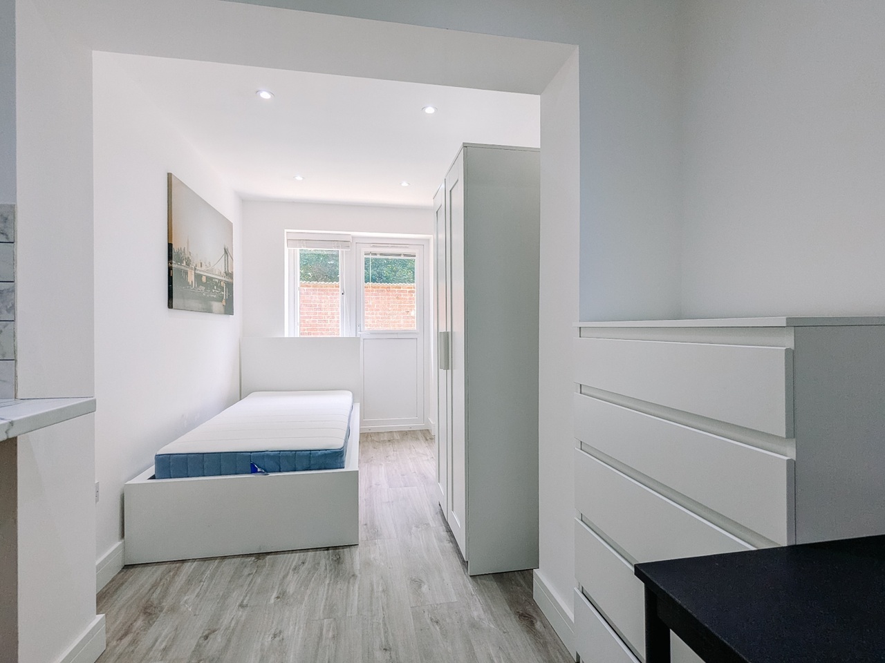 Staines-Upon-Thames - Studio Flat, Kingfisher Drive, TW18 - To Rent Now ...