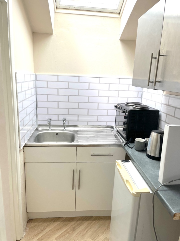 Royston - Studio Flat, Queens Road, SG8 - To Rent Now for £700.00 p/m