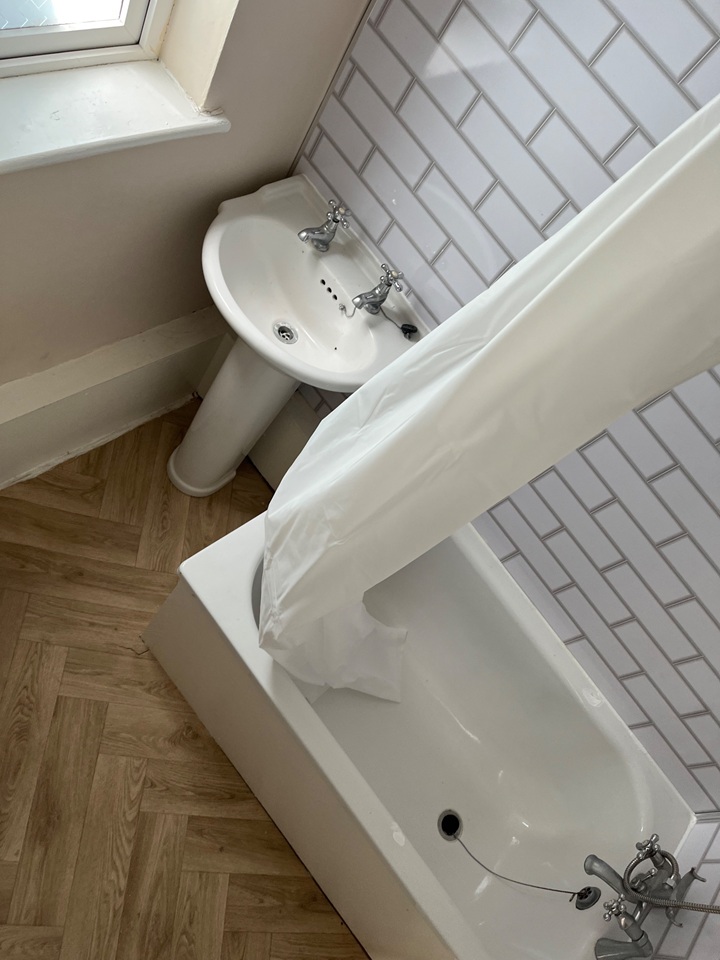 Royston - Studio Flat, Queens Road, SG8 - To Rent Now for £700.00 p/m