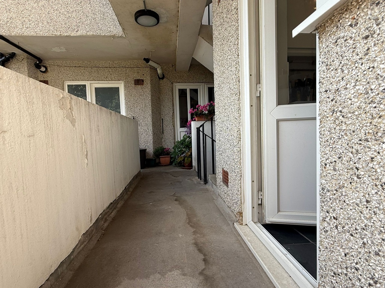 London - 2 Bed Flat, Burntwood Court, SW17 - To Rent Now for £1,800.00 p/m