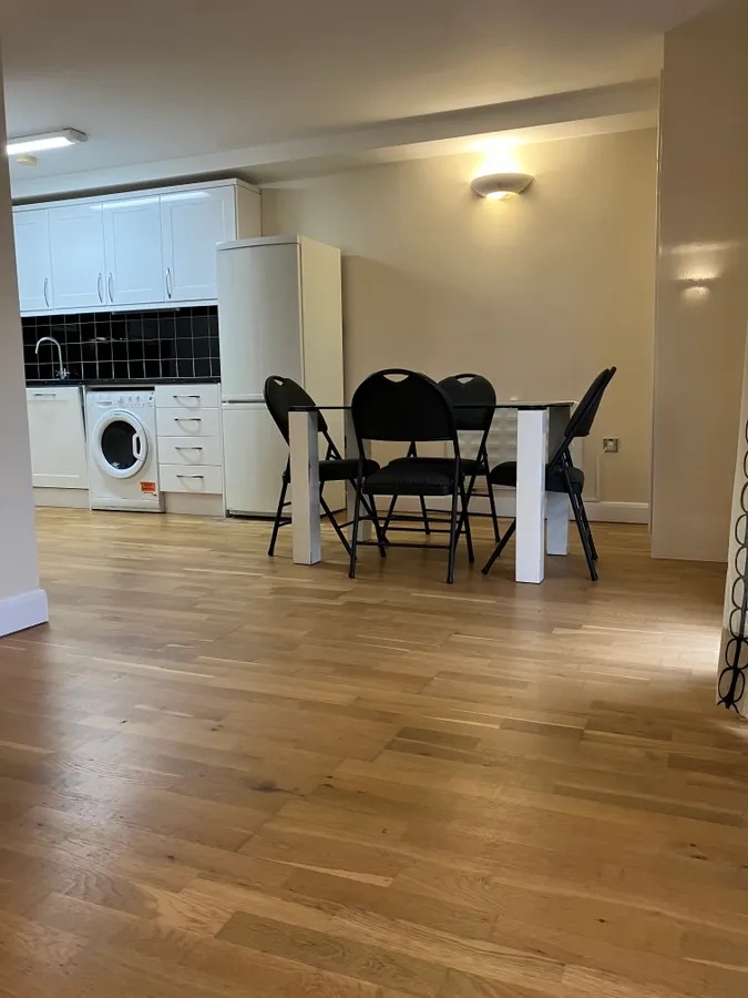 Sutton - 2 Bed Flat, Eaton Road, SM2 - To Rent Now for £1,800.00 p/m