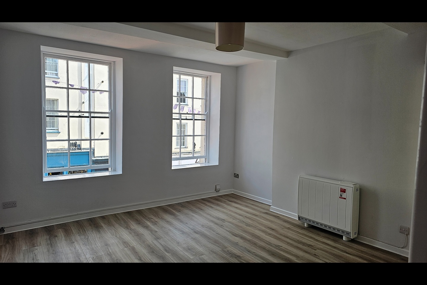 Exeter - 2 Bed Flat, Fore Street, EX4 - To Rent Now for £1,000.00 p/m