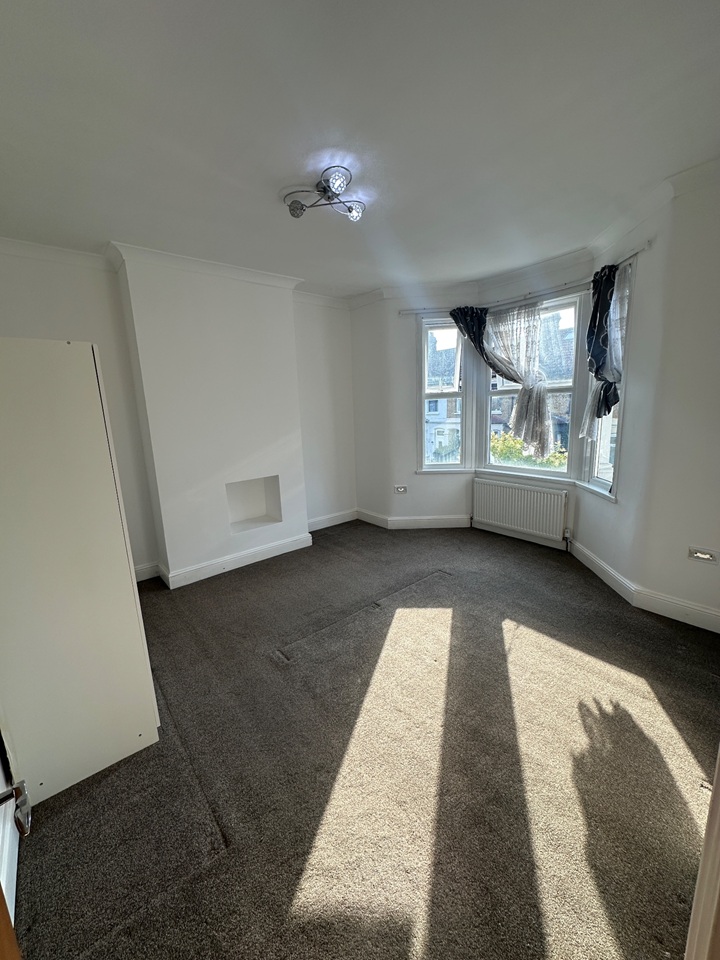 London - 3 Bed Flat, Murchison Road, E10 - To Rent Now for £2,000.00 p/m