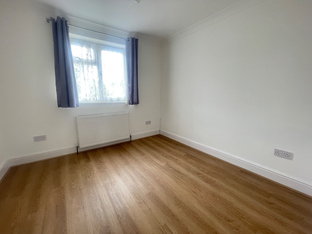 Romford - 3 Bed Flat, Chadwell Heath Lane, RM6 - To Rent Now for £1,780 ...