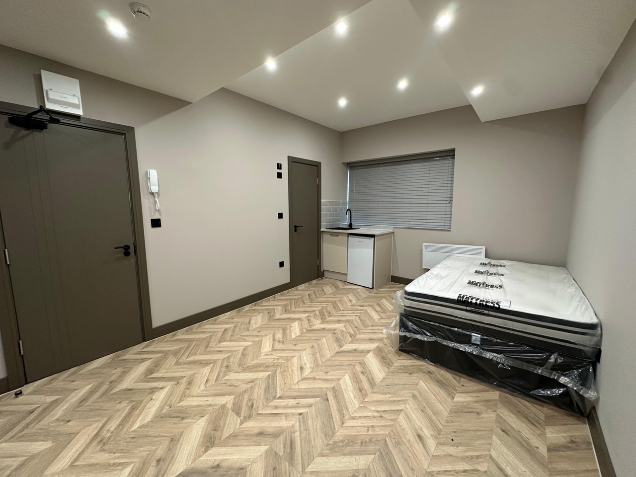 Shepperton - Studio Flat, Surrey Spelthorne, TW17 - To Rent Now for £ ...