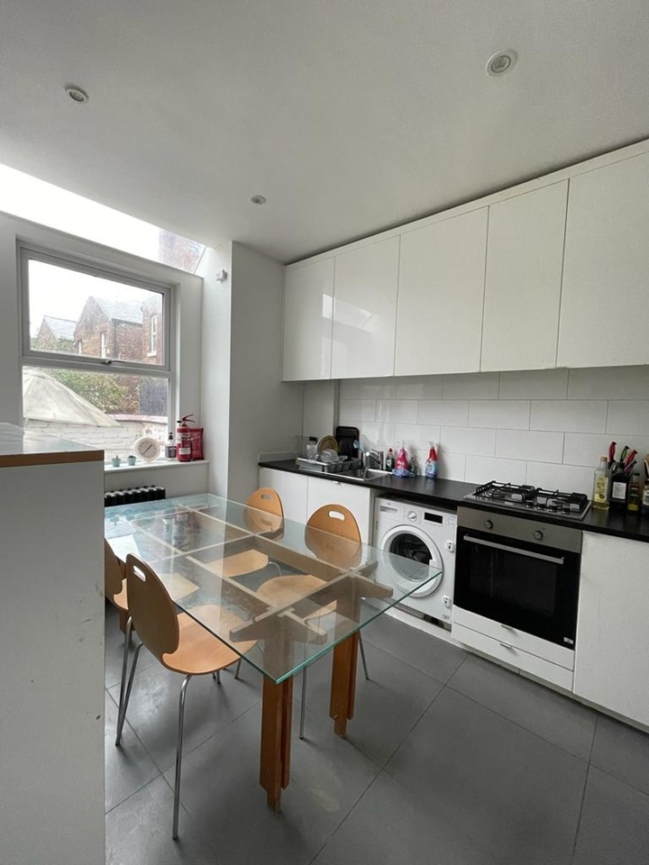 Manchester - Room in a Shared House, Burton Road, M20 - To Rent Now for ...