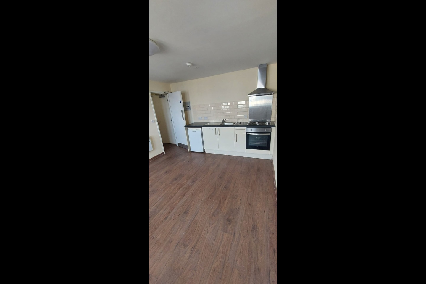 Merseyside - 1 Bed Flat, Daniel House, L20 - To Rent Now for £600.00 p/m
