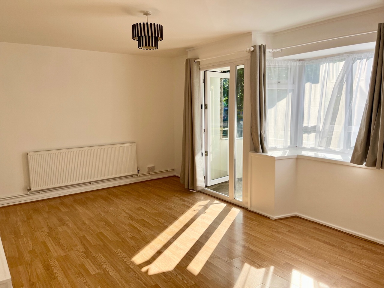 London - 2 Bed Flat, Fore Street, N9 - To Rent Now for £1,500.00 p/m