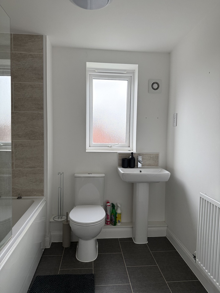 Bristol - Room in a Shared Flat, Hengrove Way, BS4 - To Rent Now for £ ...