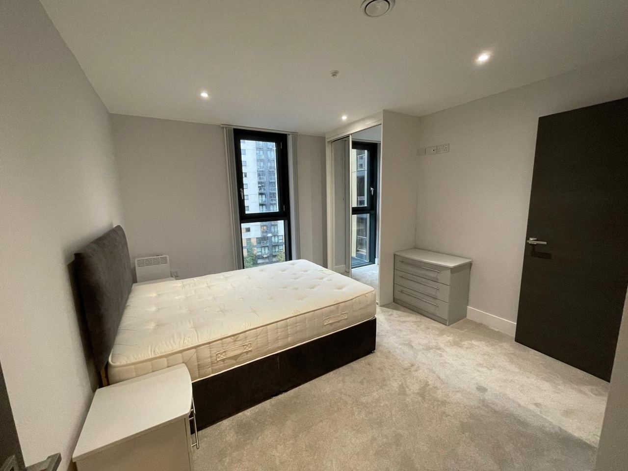 Manchester - 2 Bed Flat, Hallmark Tower, M4 - To Rent Now for £1,450.00 p/m