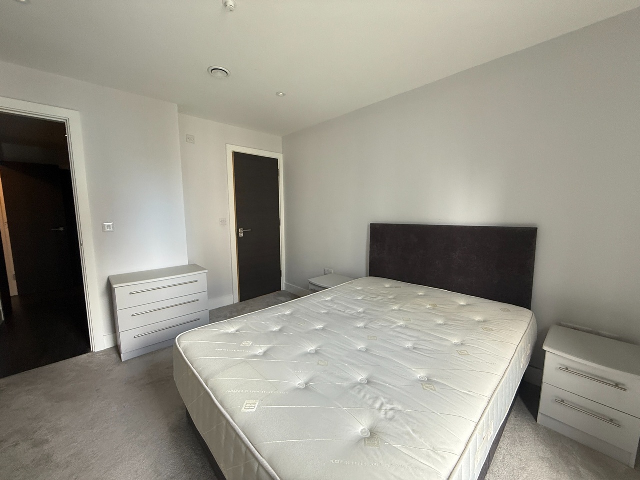 Manchester - 2 Bed Flat, Hallmark Tower, M4 - To Rent Now for £1,450.00 p/m