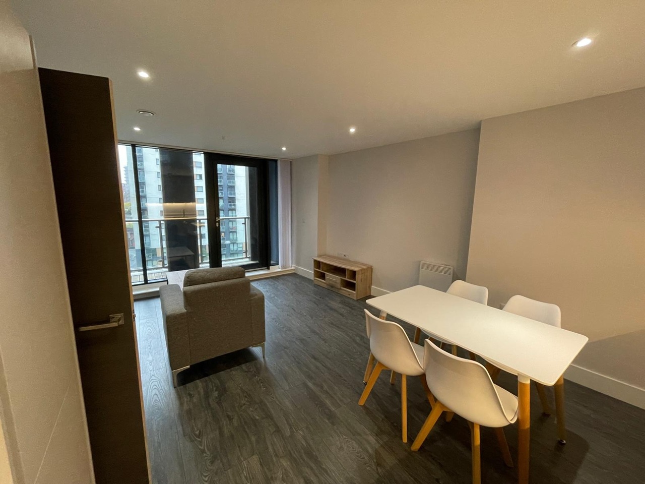 Manchester - 2 Bed Flat, Hallmark Tower, M4 - To Rent Now for £1,450.00 p/m
