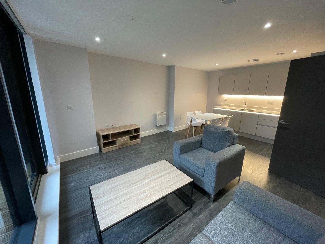 Manchester - 2 Bed Flat, Hallmark Tower, M4 - To Rent Now for £1,450.00 p/m