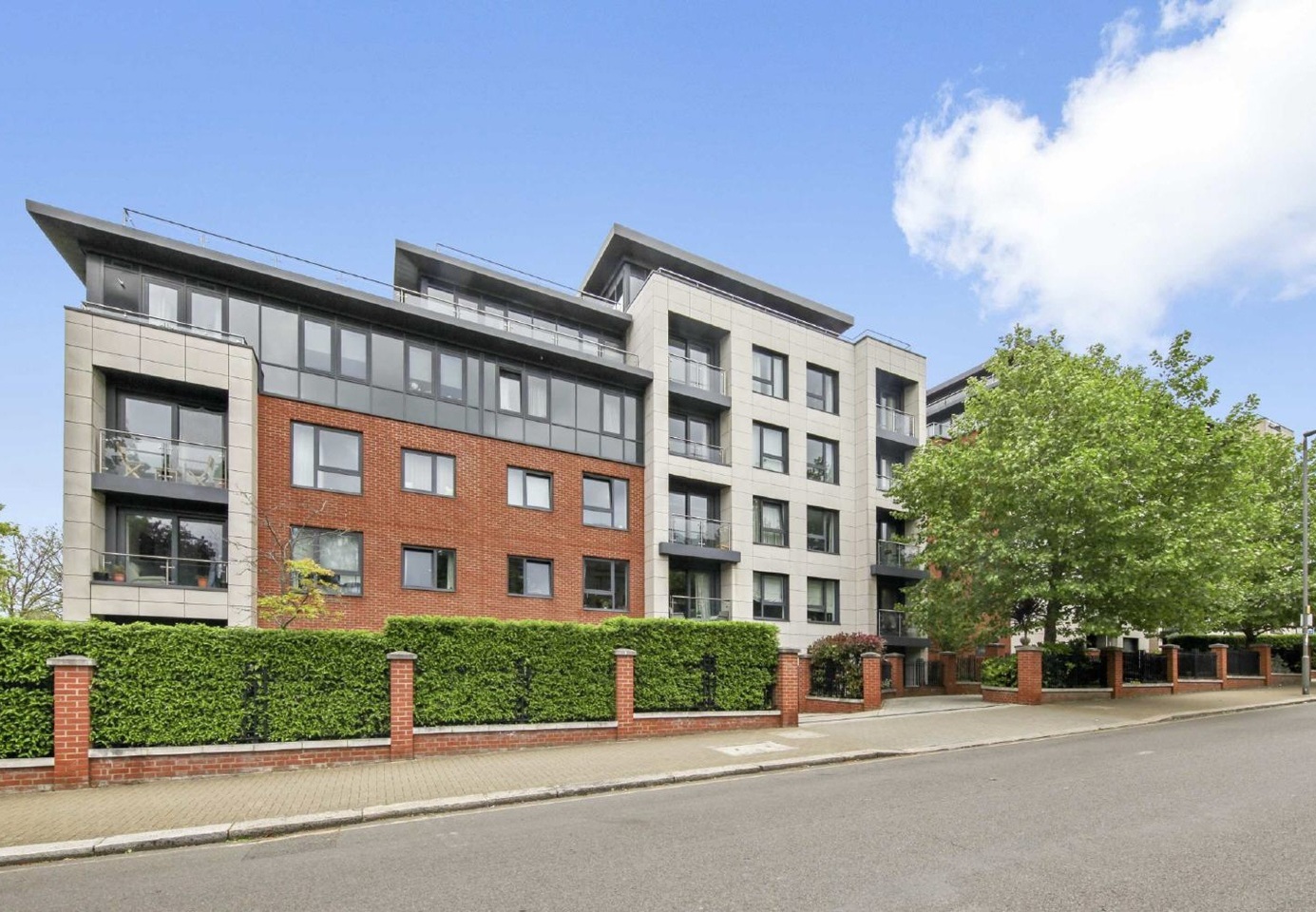 London - 2 Bed Flat, Avershaw House, SW15 - To Rent Now for £2,550.00 p/m