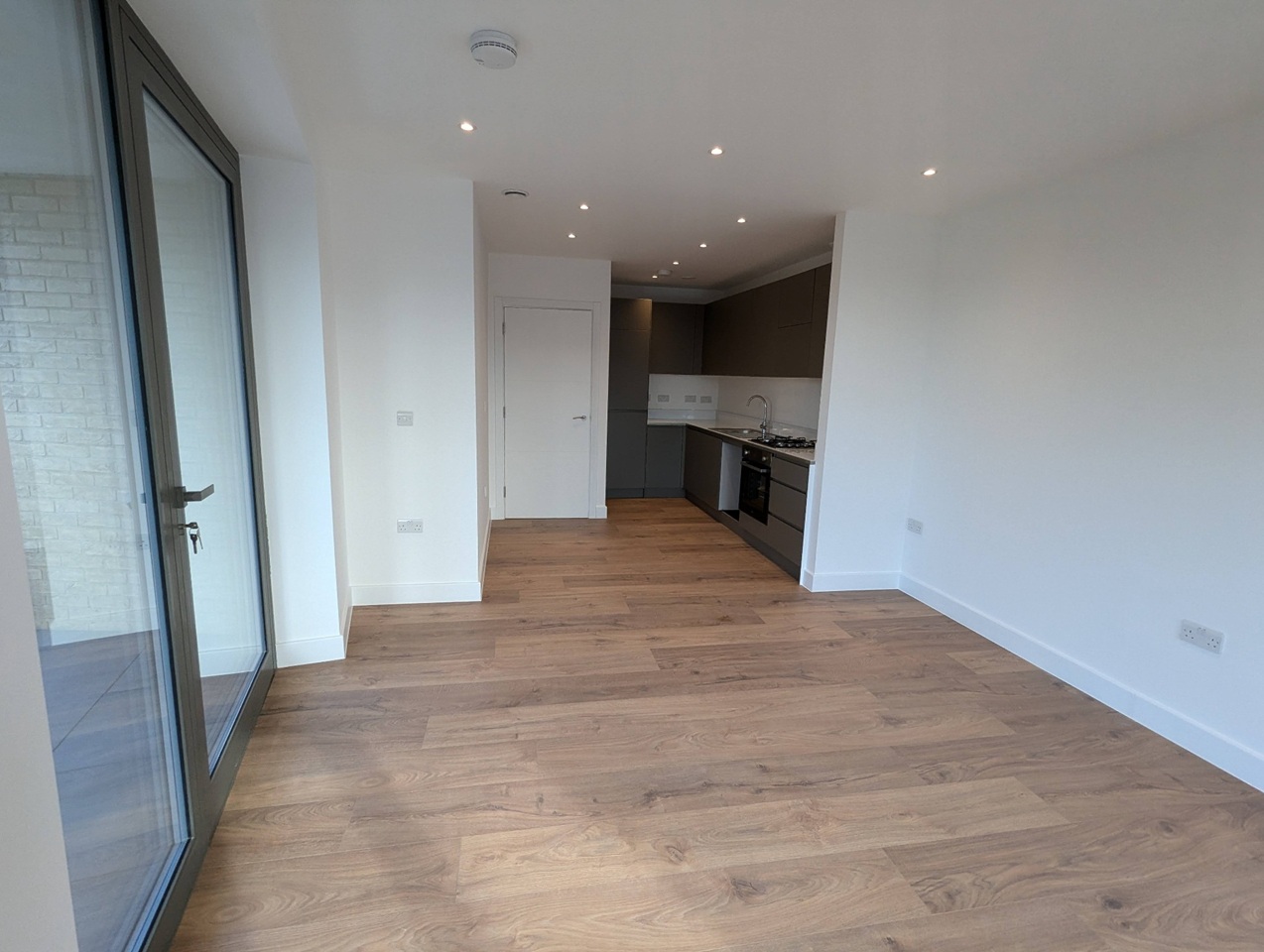 Ilford - 2 Bed Flat, Oto Tower, IG3 - To Rent Now for £1,745.00 p/m