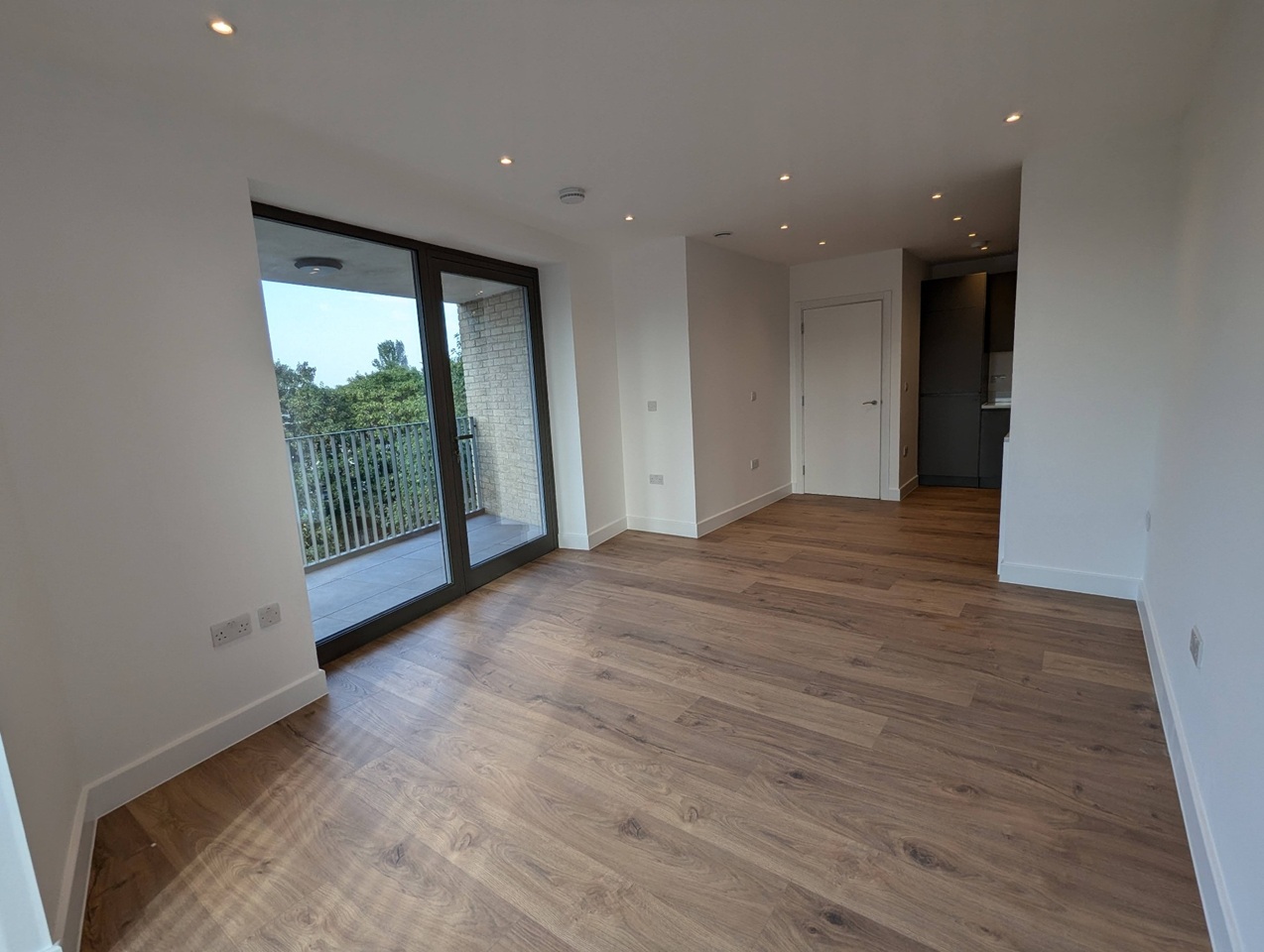 Ilford - 2 Bed Flat, Oto Tower, IG3 - To Rent Now for £1,745.00 p/m