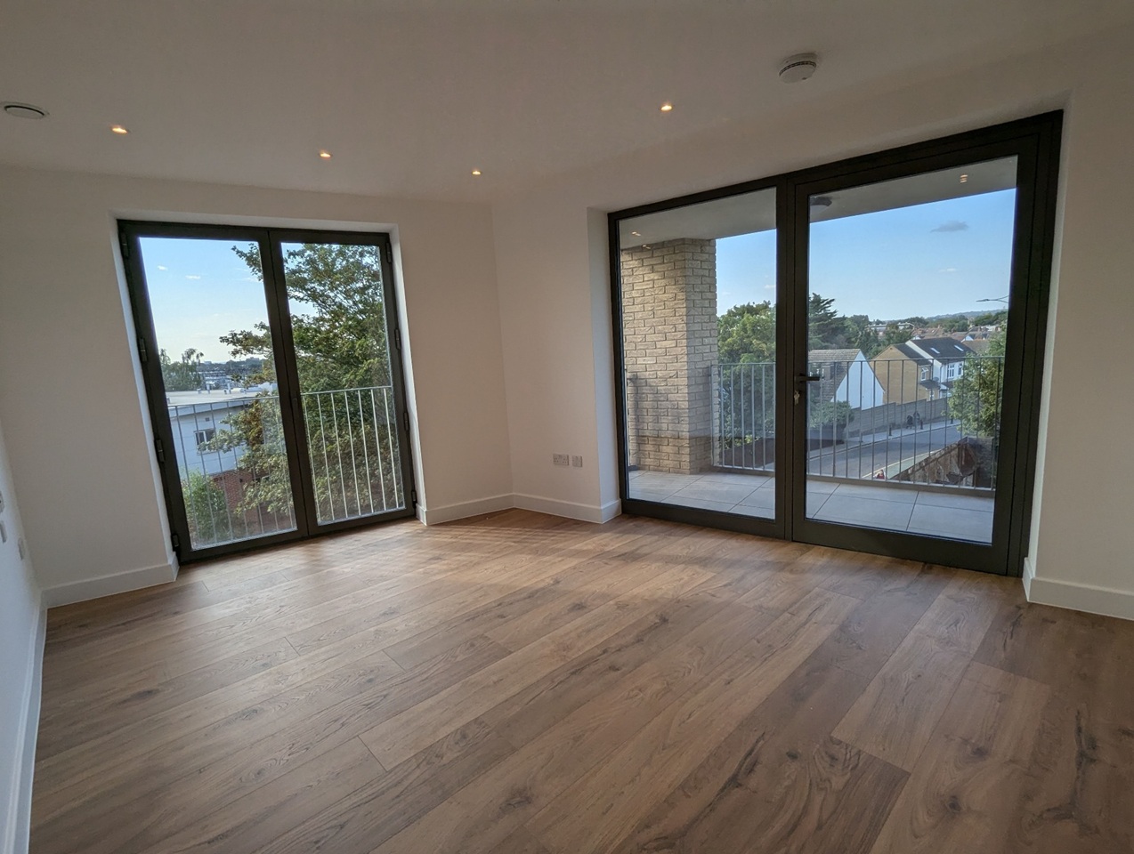 Ilford - 2 Bed Flat, Oto Tower, IG3 - To Rent Now for £1,745.00 p/m