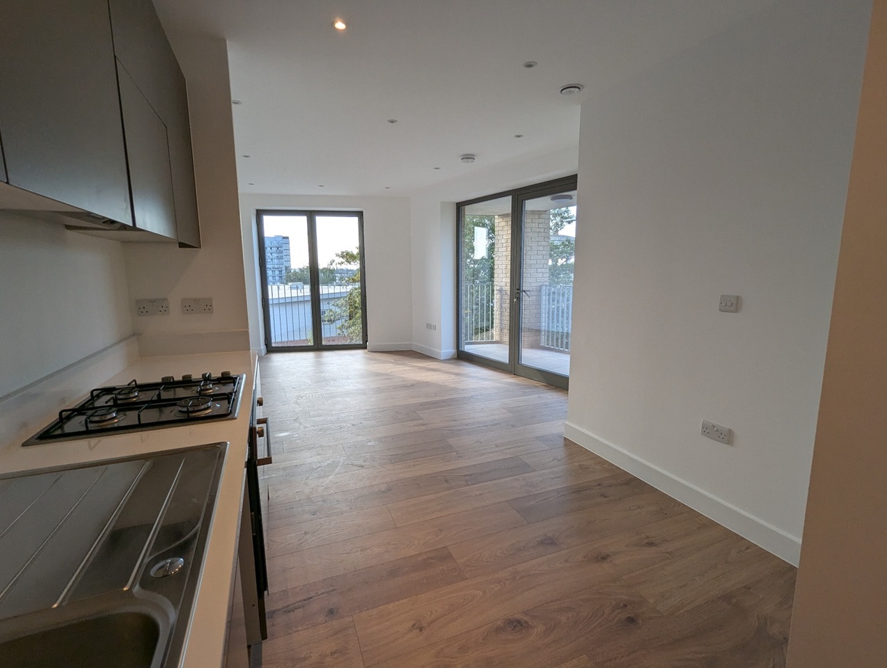 Ilford - 2 Bed Flat, Oto Tower, IG3 - To Rent Now for £1,745.00 p/m