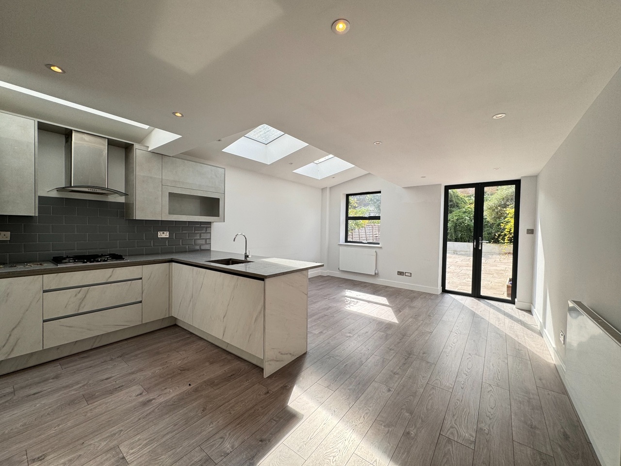 London - 2 Bed Flat, Antill Road, E3 - To Rent Now for £2,700.00 p/m