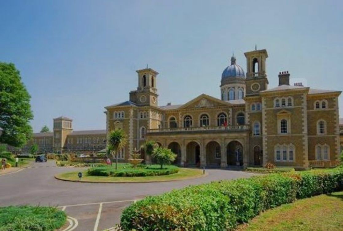 London - 2 Bed Flat, Princess Park Manor, N11 - To Rent Now for £2,600. ...