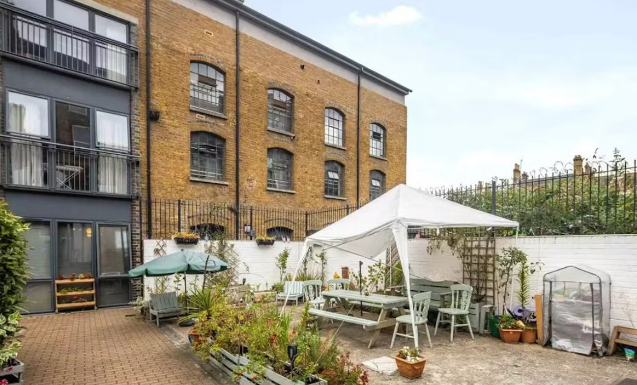 London - 1 Bed Flat, New Cross Rd, SE8 - To Rent Now for £1,949.00 p/m