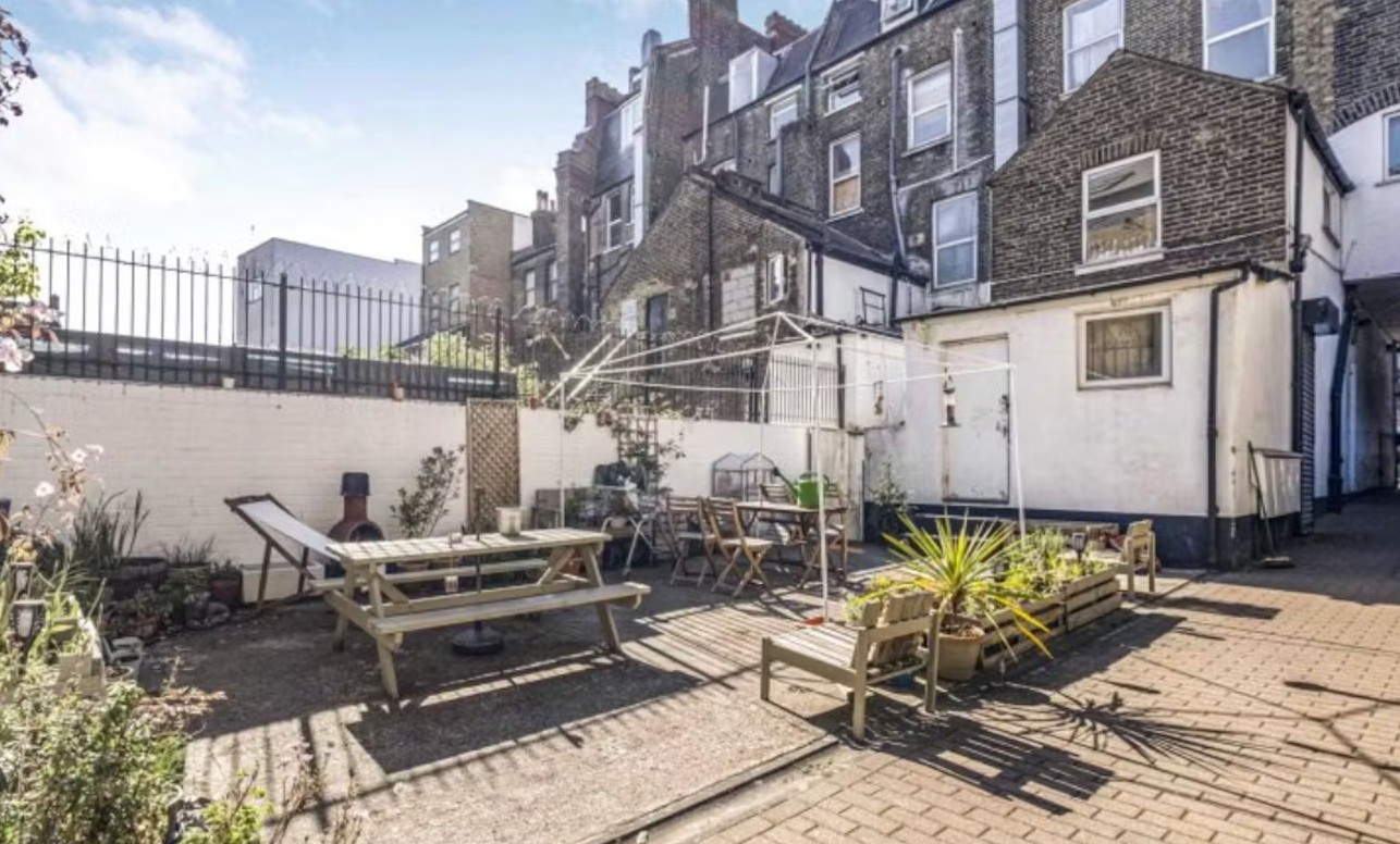 London - 1 Bed Flat, New Cross Rd, SE8 - To Rent Now for £1,949.00 p/m