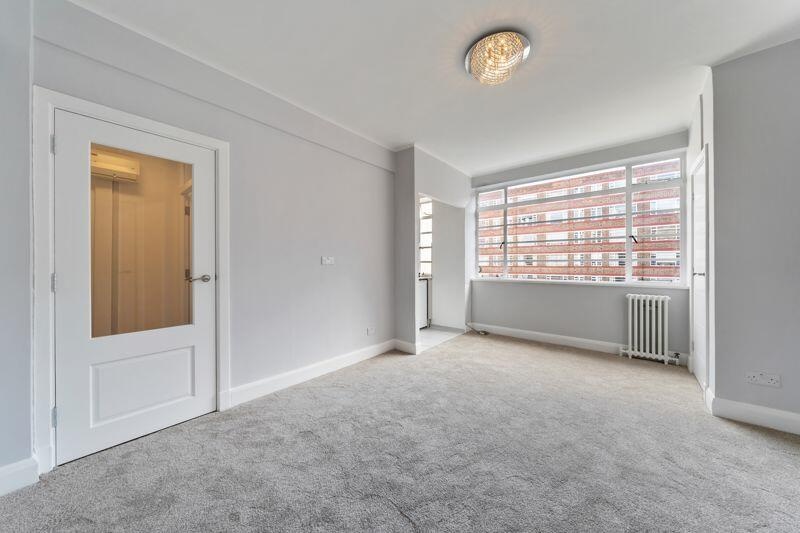 London - Studio Flat, Du Cane Court, SW17 - To Rent Now for £1,350.00 p/m