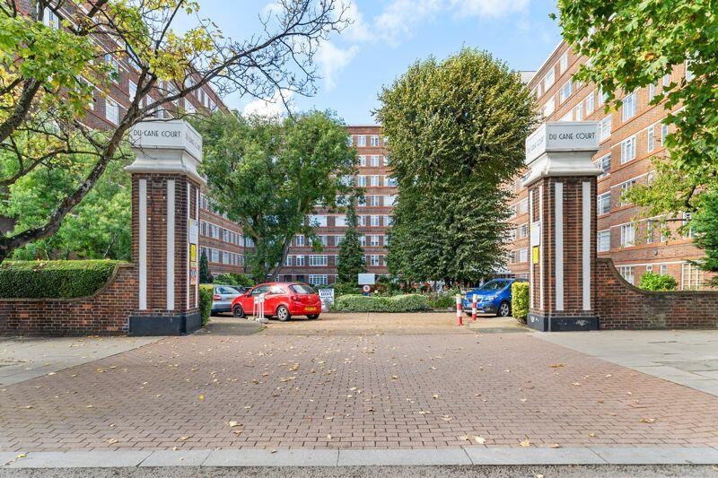 London - Studio Flat, Du Cane Court, SW17 - To Rent Now for £1,350.00 p/m