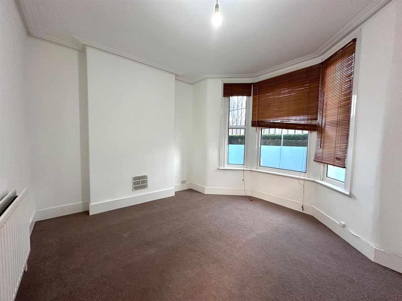 London - 1 Bed Flat, Temple Dwellings, E2 - To Rent Now for £1,645.00 p/m