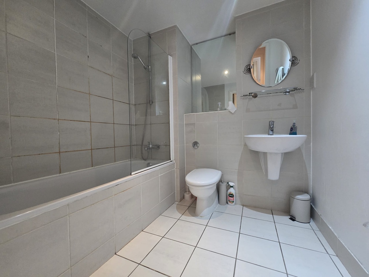 Manchester - 2 Bed Flat, The Quadrangle, M1 - To Rent Now for £1,400.00 p/m