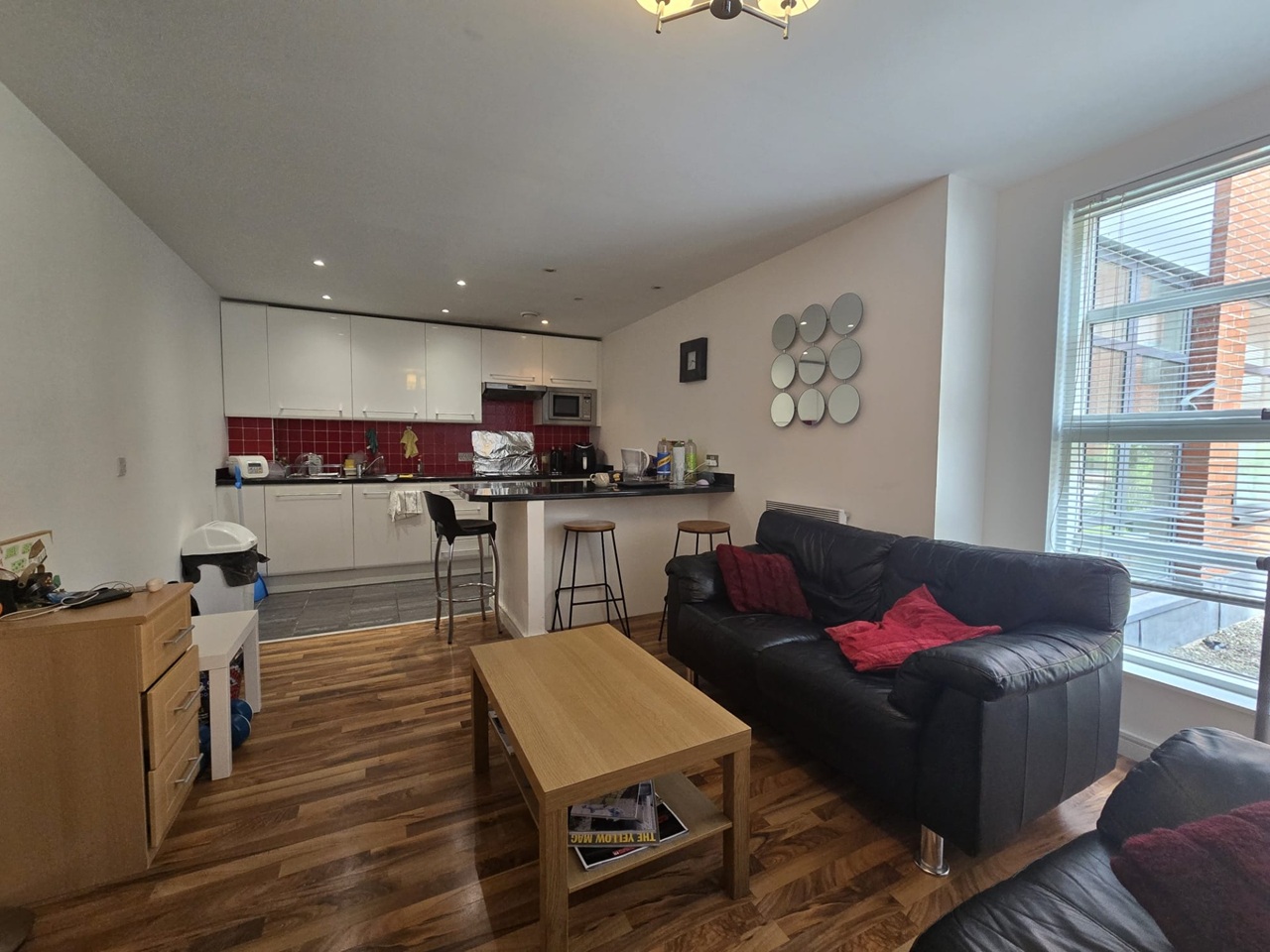 Manchester - 2 Bed Flat, The Quadrangle, M1 - To Rent Now for £1,400.00 p/m
