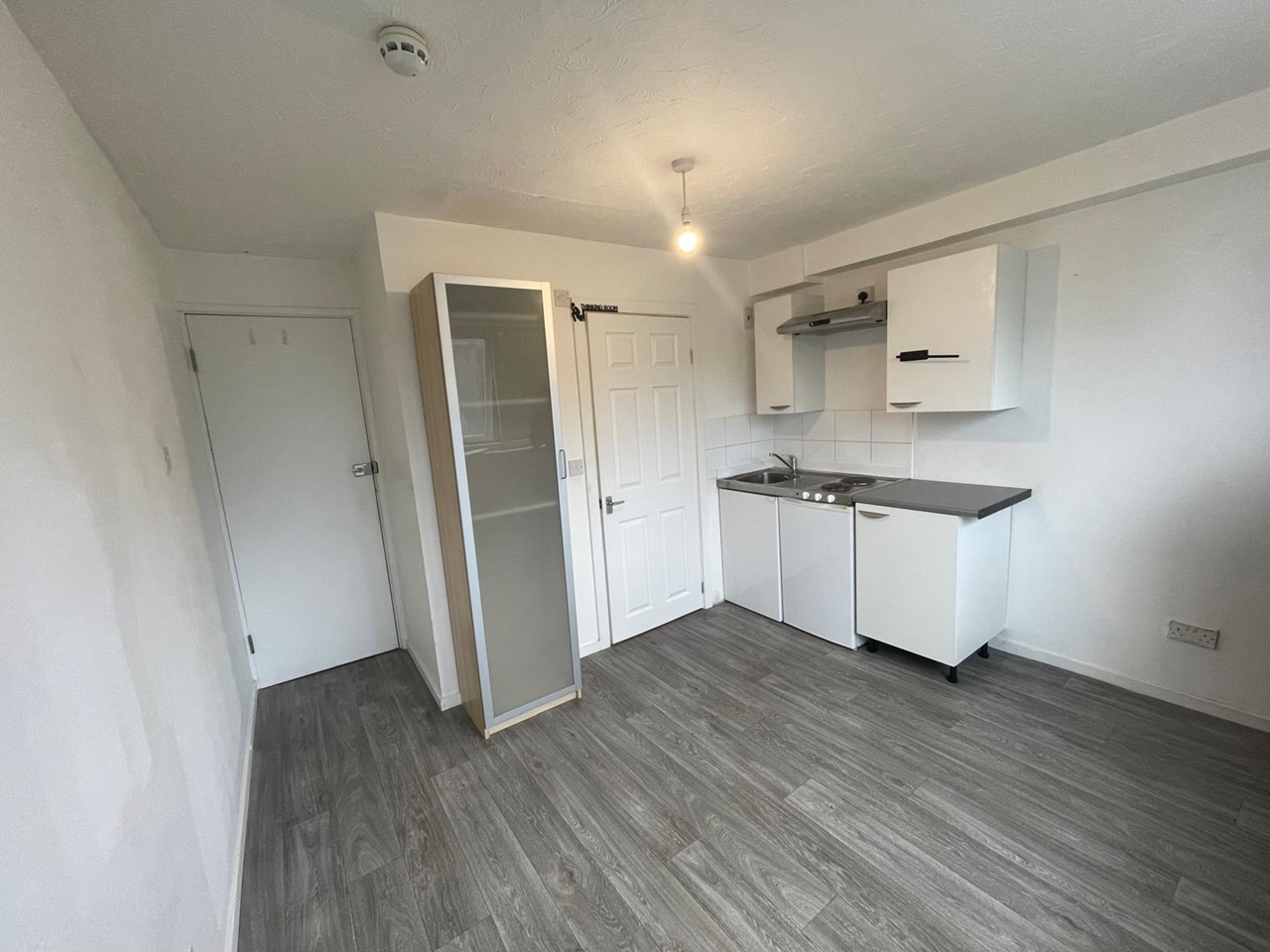 Peartree Bridge, Milton Keynes - Studio Flat, Waterside, MK6 - To Rent ...