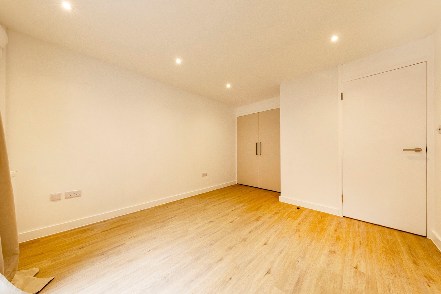 Croydon - 2 Bed Flat, Wren Court, CR0 - To Rent Now for £1,750.00 p/m