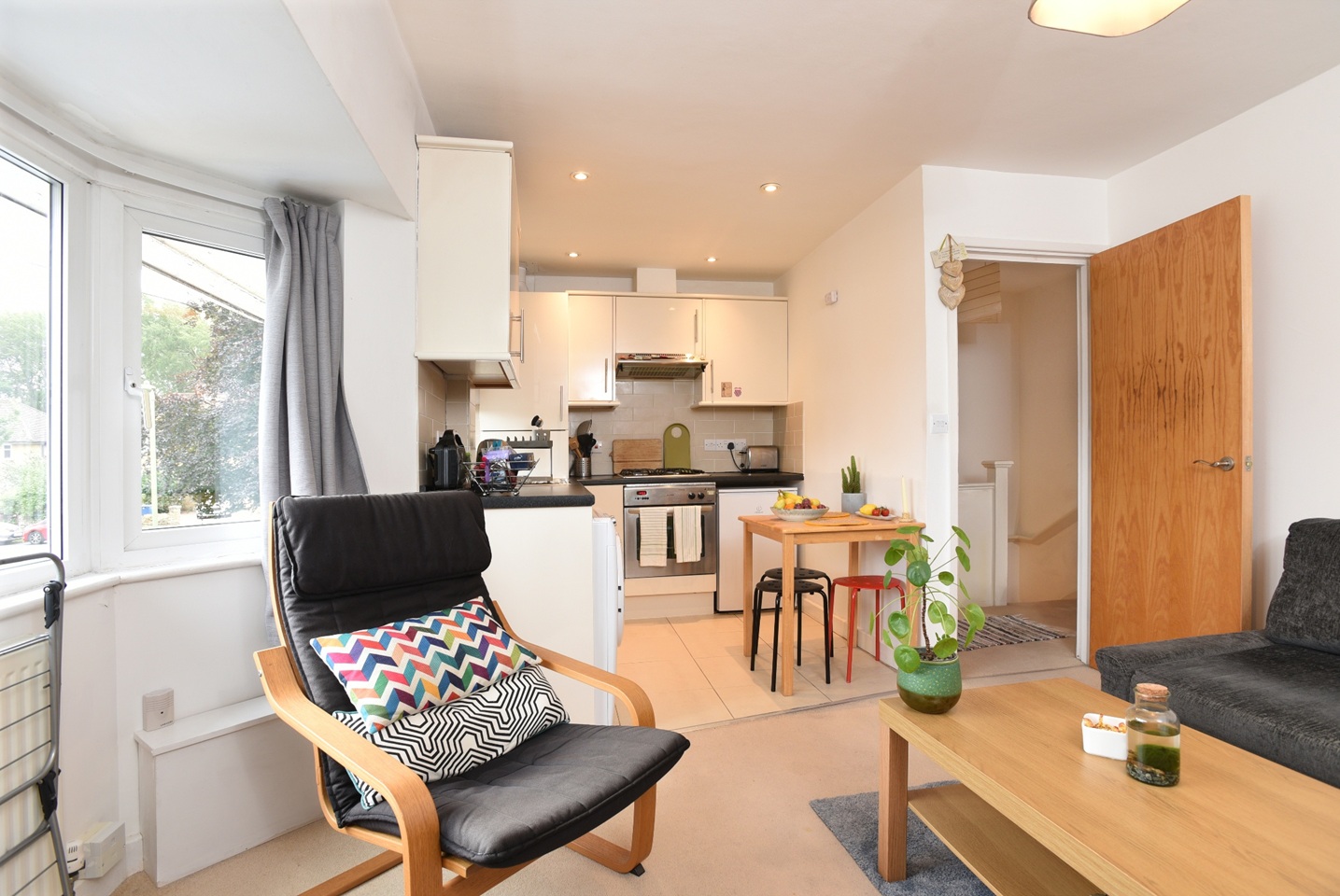 Oxford - 1 Bed Flat, Stanway Road, OX3 - To Rent Now for £1,275.00 p/m