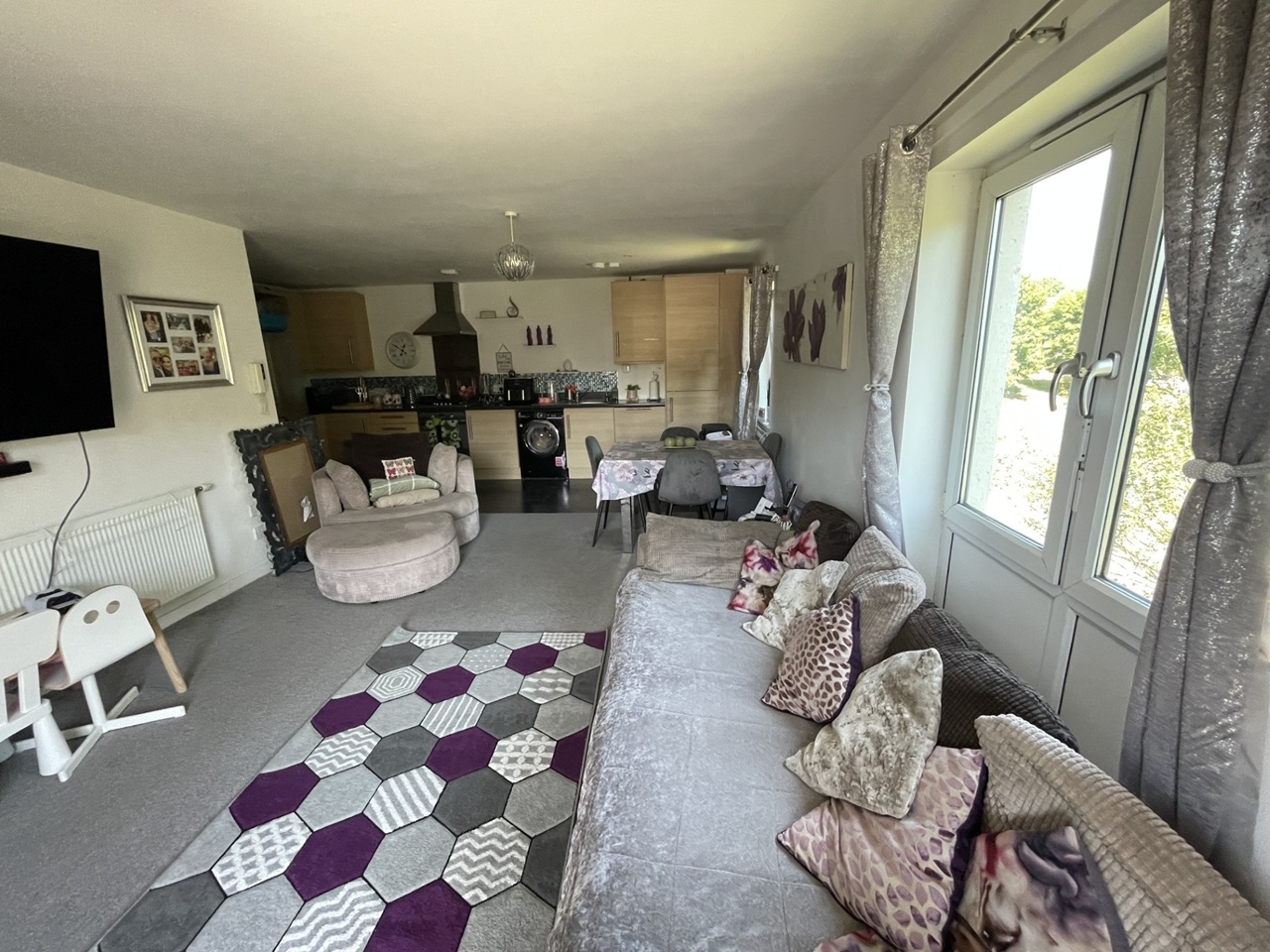 Luton - 2 Bed Flat, Falconers Road, LU2 - To Rent Now for £1,400.00 p/m