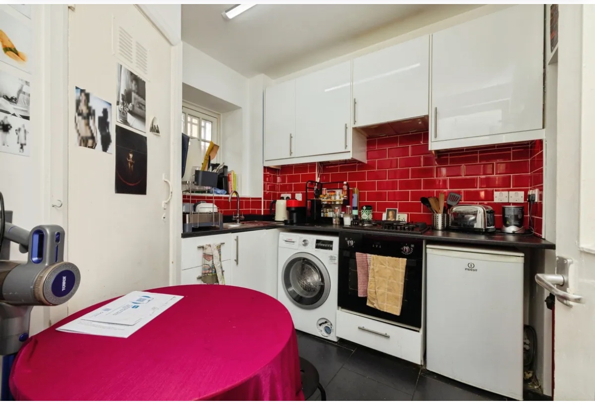 London - Room in a Shared Flat, Redman House, EC1N - To Rent Now for £ ...