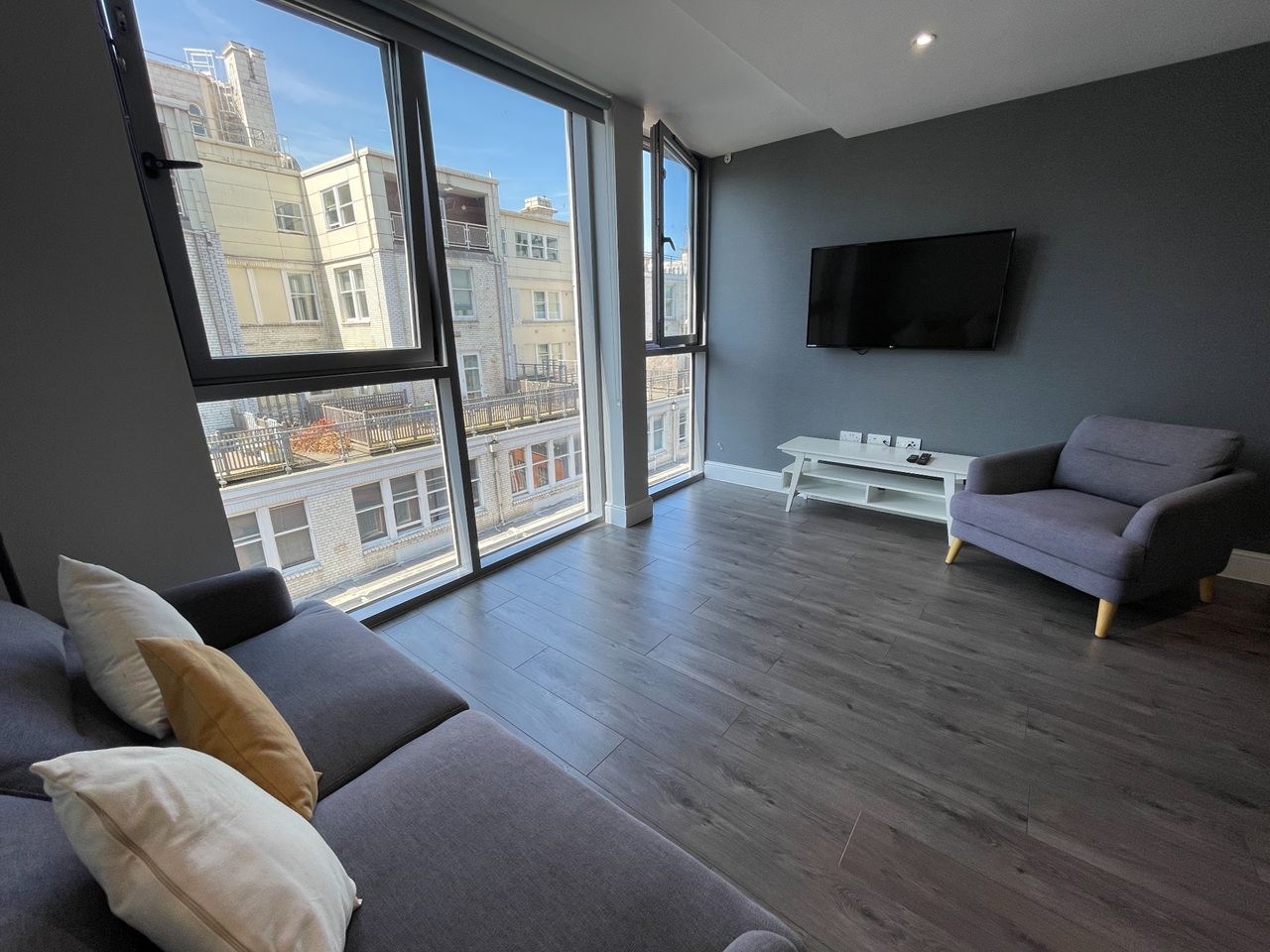 Liverpool - 2 Bed Flat, Reliance House, L2 - To Rent Now for £1,225.00 p/m