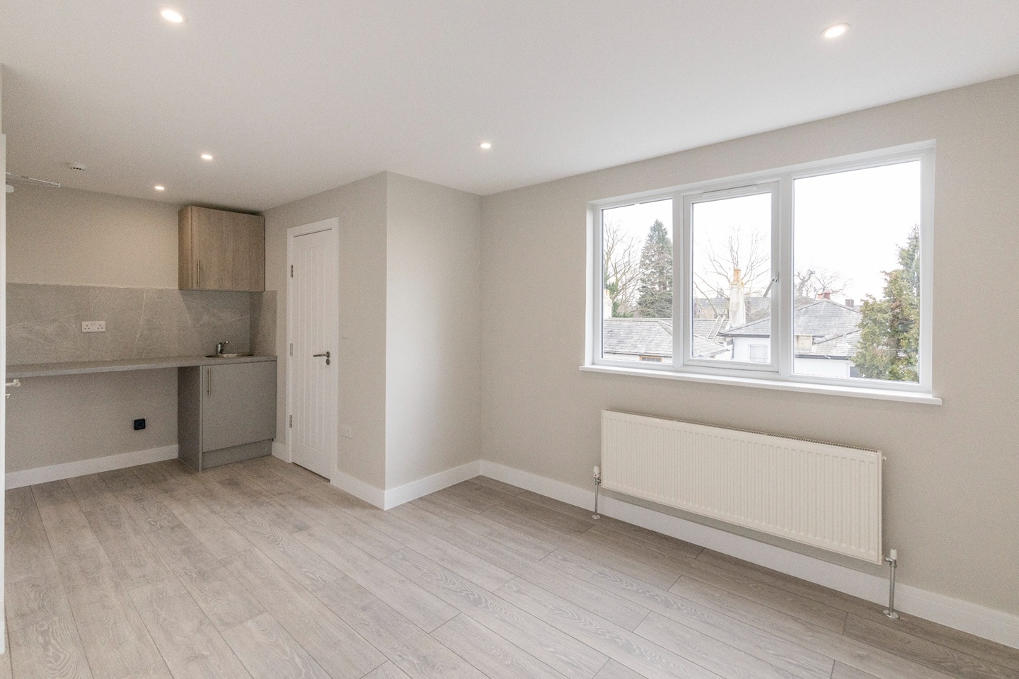 Addlestone - Studio Flat, Addlestone, KT15 - To Rent Now for £1,095.00 p/m