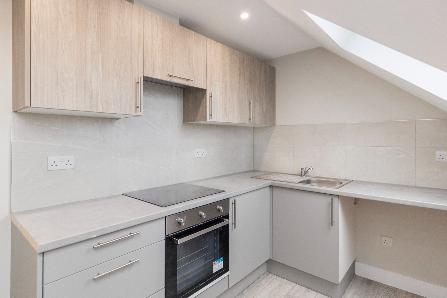 Addlestone - Studio Flat, Addlestone, KT15 - To Rent Now for £1,095.00 p/m