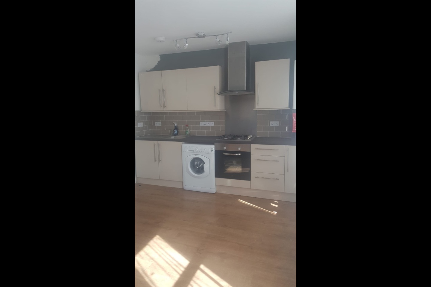 London - 2 Bed Flat, Outram Road, E6 - To Rent Now for £1,800.00 p/m
