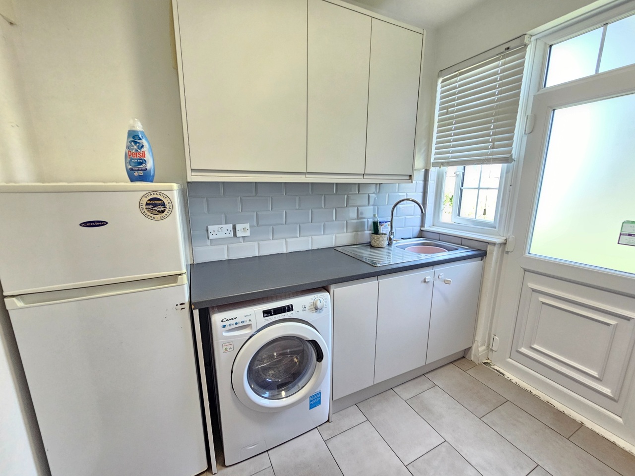 London - 2 Bed Flat, Hendon Park Mansions, NW4 - To Rent Now for £1,750 ...