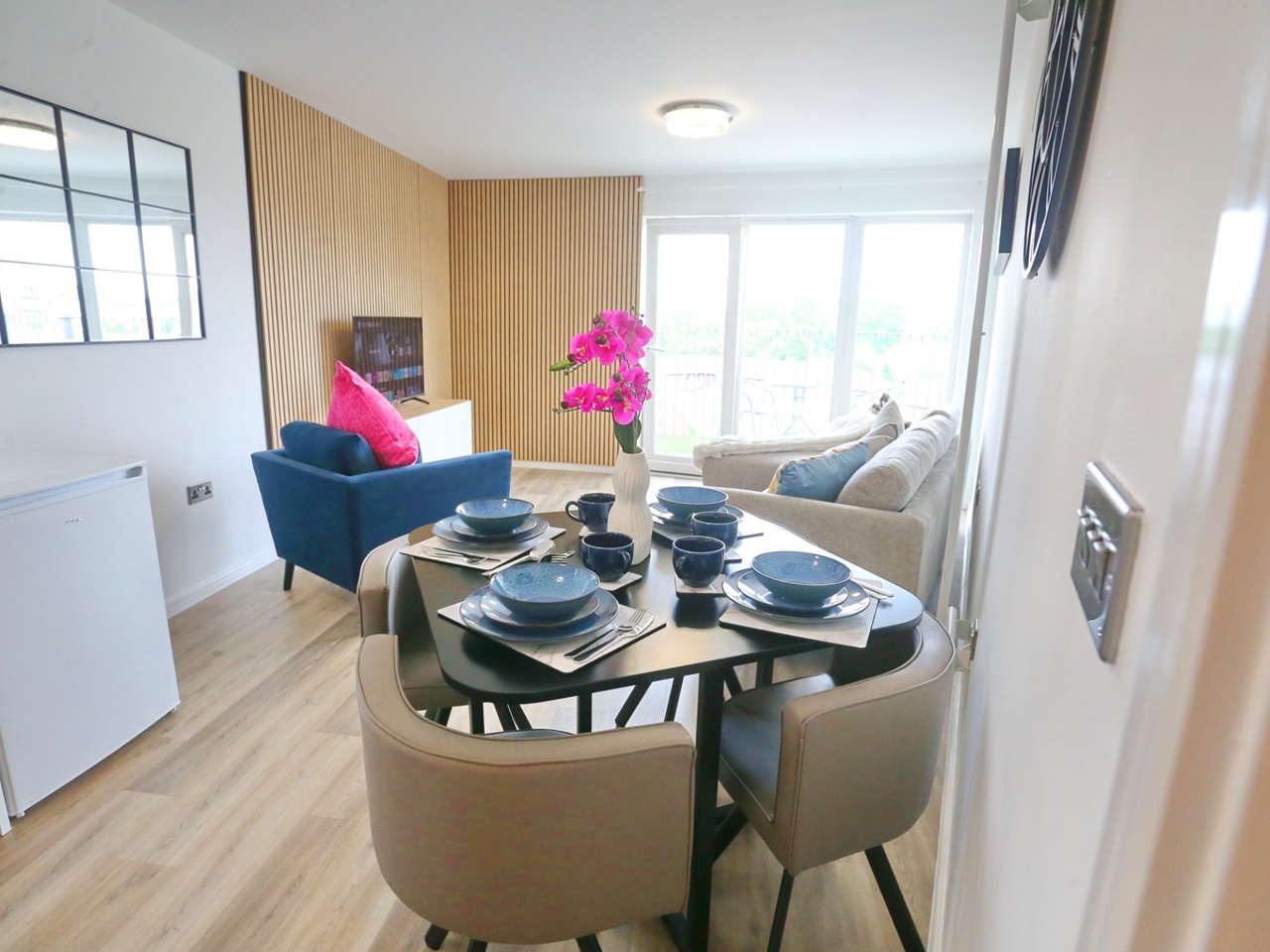 Manchester - 2 Bed Flat, Stuart Street, M11 - To Rent Now for £2,150.00 p/m