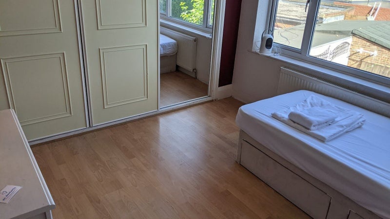 Barking - Room in a Shared House, Station Parade, IG11 - To Rent Now ...