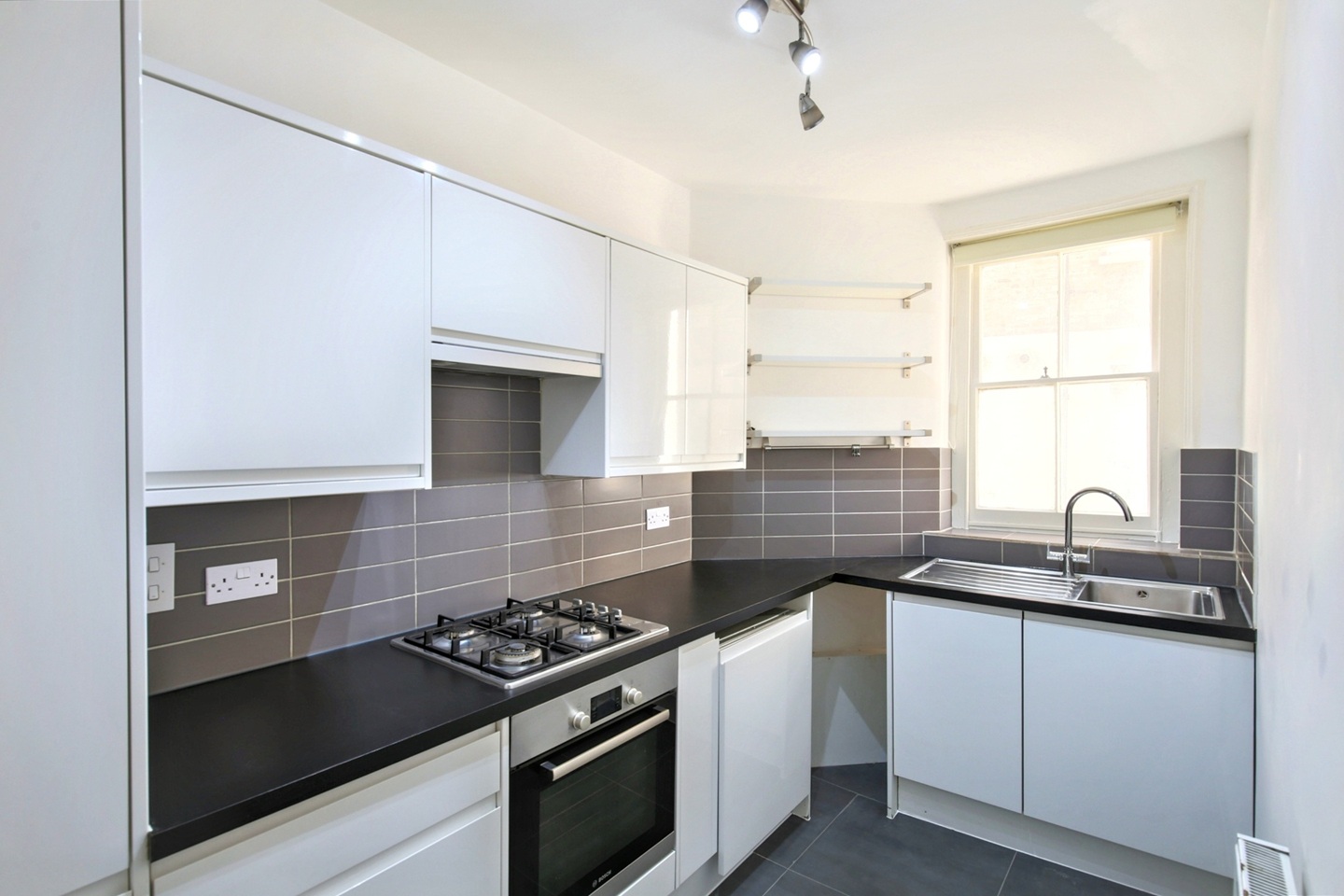 London - 2 Bed Flat, Victoria Chambers, EC2A - To Rent Now for £2,300. ...