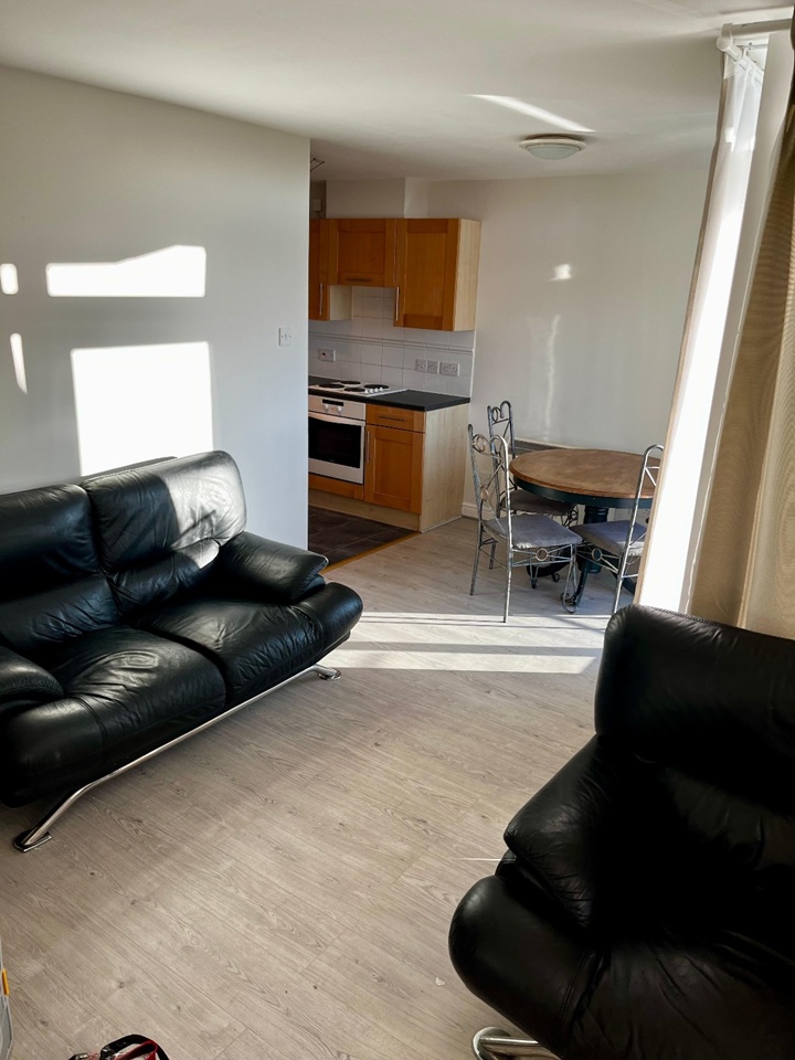 London - 1 Bed Flat, Fishguard Way, E16 - To Rent Now for £1,450.00 p/m